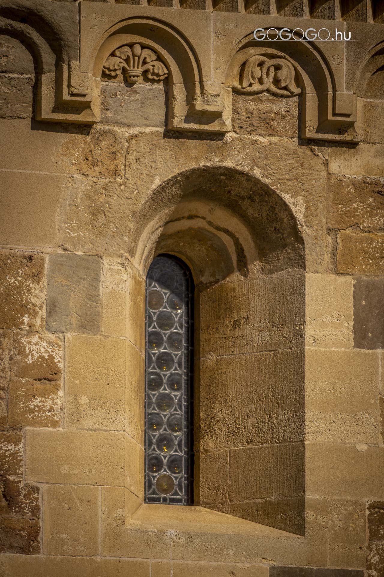 Magyarország legkiemelkedőbb román kori alkotása – Ják 1. rész – GOGOGO.hu